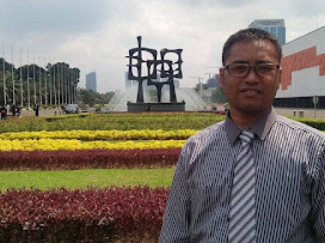 Inilah 5 Artis yang Jadi Dosen di Indonesia - Derap Guru